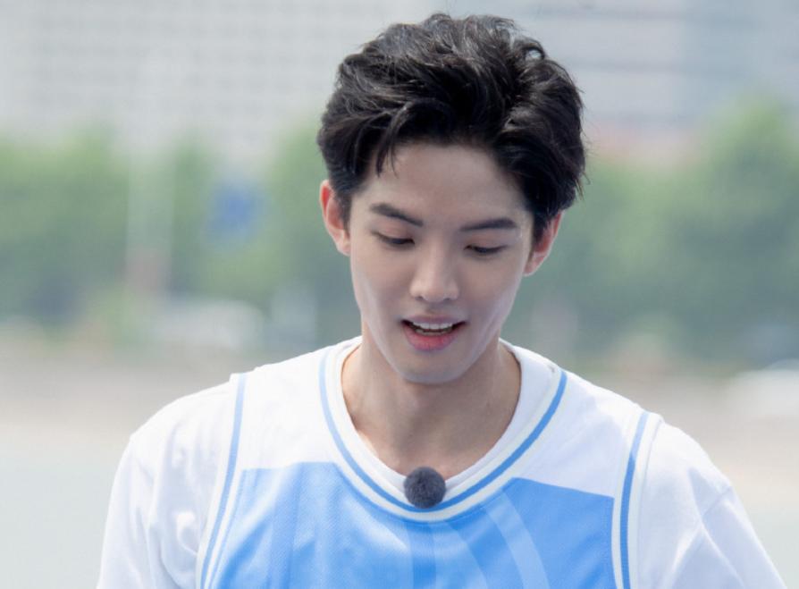 Open at the age of 18, engaged at the age of 20, married at the age of ...