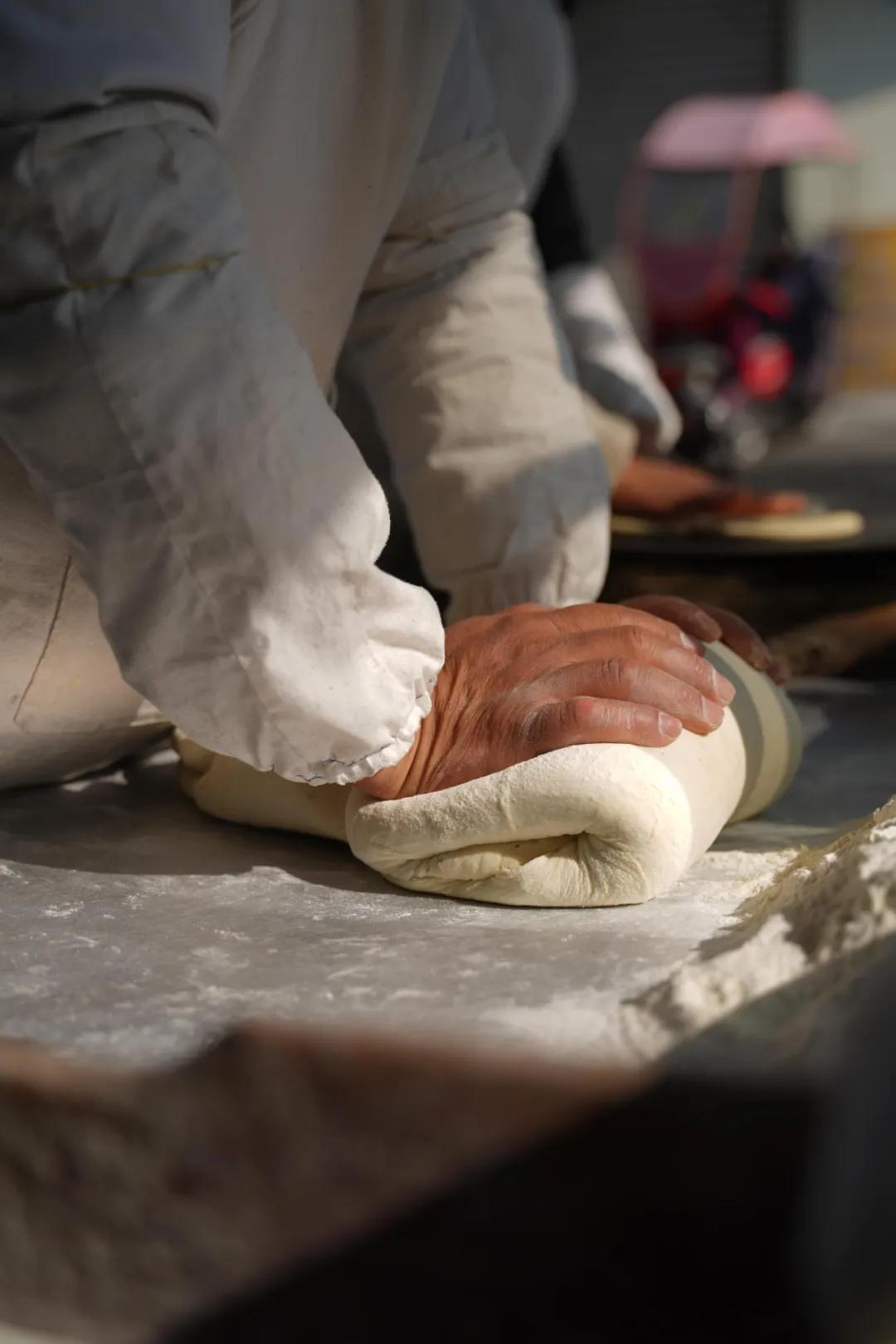 Pengzhou Juntun Guokui, the light of Chengdu snacks - iNEWS