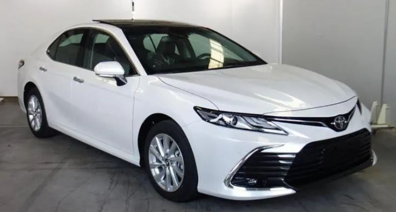 Real shots of the new Camry! Full LCD instrument, with floating LCD ...