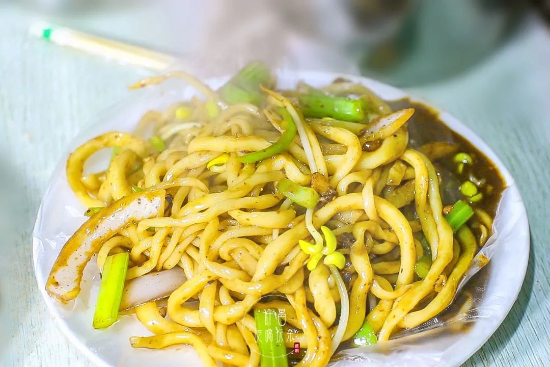 Xuchang, this old La Tiao shop that can only be eaten in line to get a ...