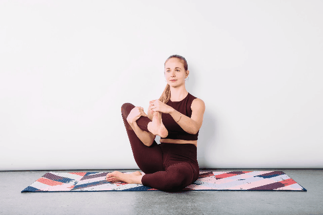 8 awesome yoga stretching exercises to improve body flexibility, you ...