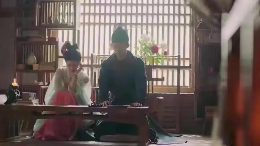 Smoking and shaking legs were criticized for collapse, Liu Yuning's ...