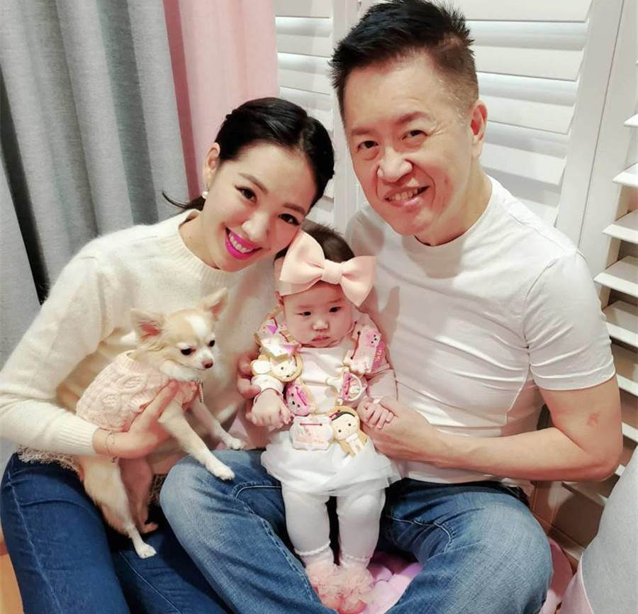 Liu Yixin was pregnant and took a photo with her 60-year-old rich ...
