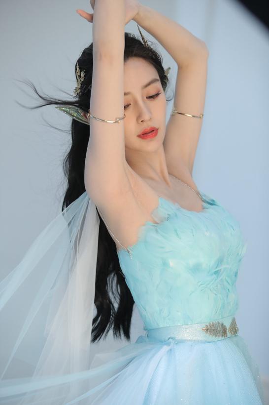 32-year-old Yang Ying Elf modeling exposure, wearing cotton slippers ...