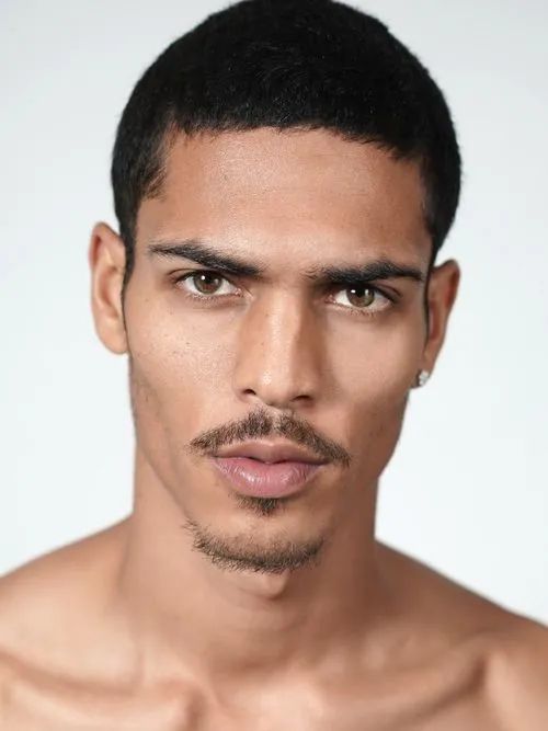Well-known male model appeared in HER's new MV - iNEWS