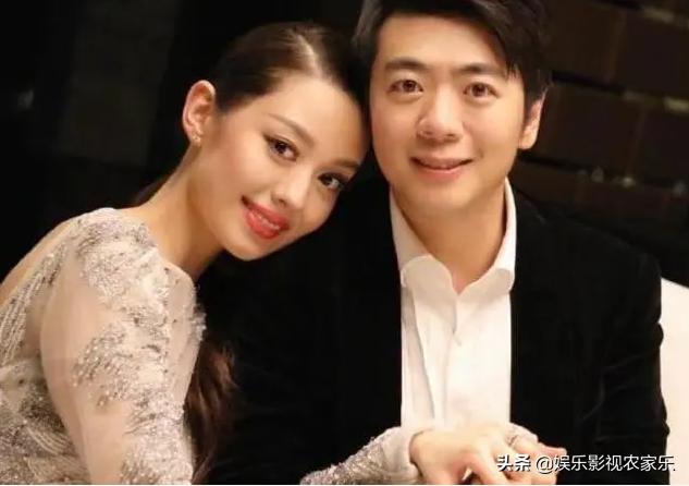 Gina and Yang Qianchan presented the awards on the same stage, and they ...