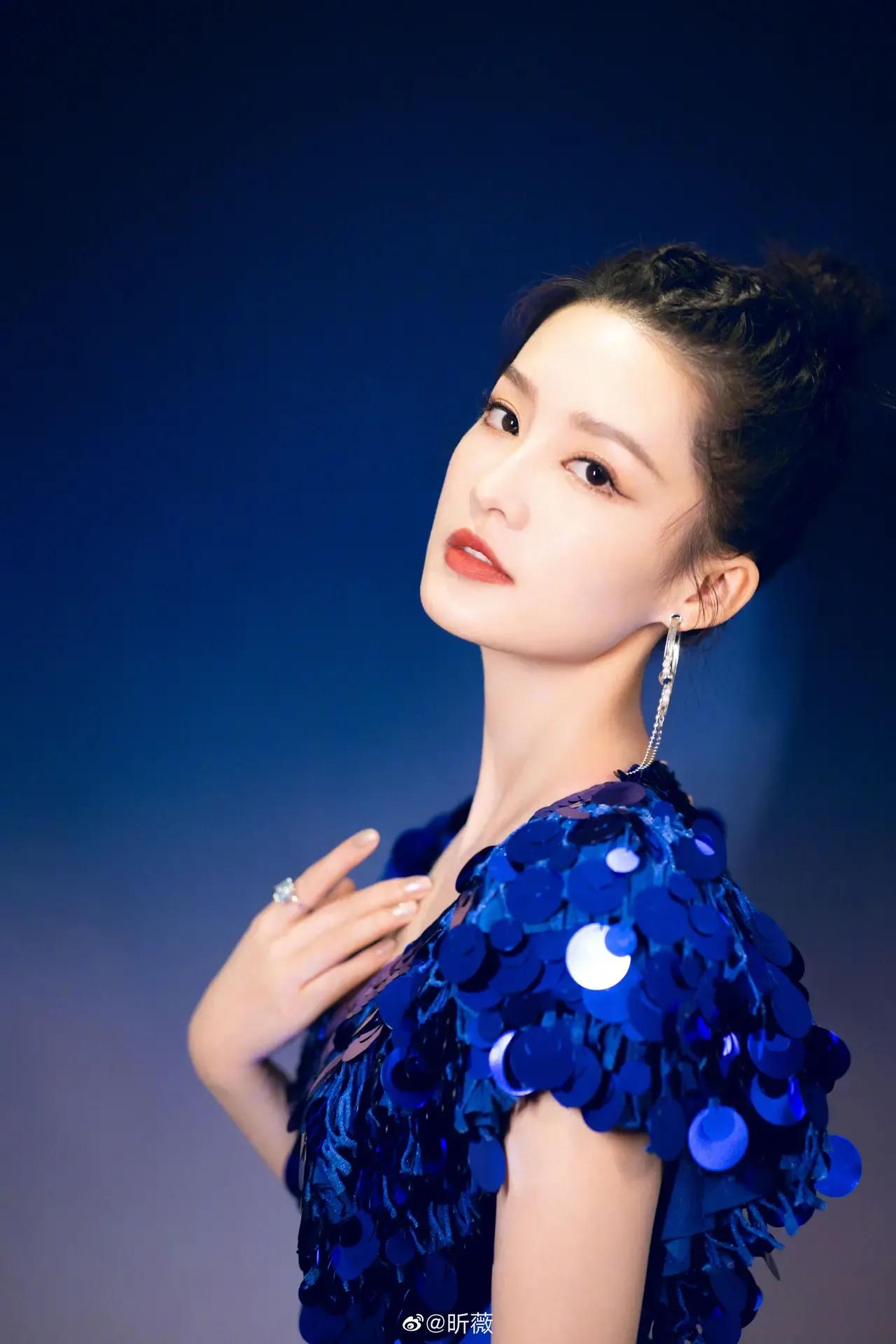 Beautiful actress Li Wei - iNEWS