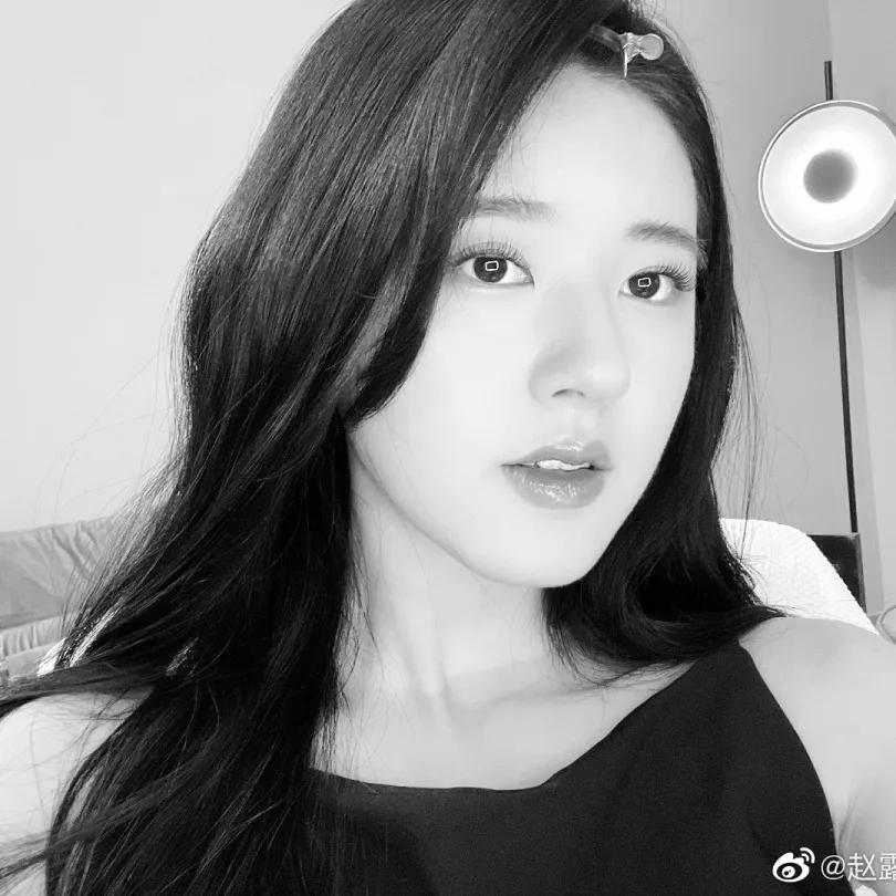 Say goodbye to wigs, Zhao Lusi's "tou and face" hairstyle is super thin ...