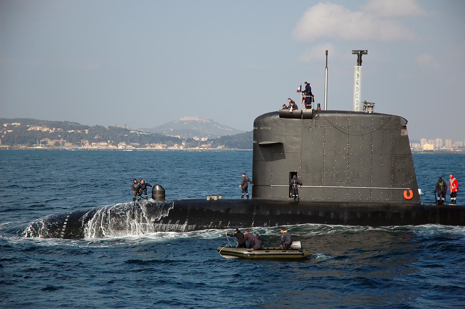 The Canadian Navy almost owned 10 attack nuclear submarines. The United ...