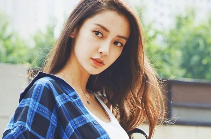 Guo Qilin accidentally said something wrong in the show and was reminded by Yang Yingqian that ...