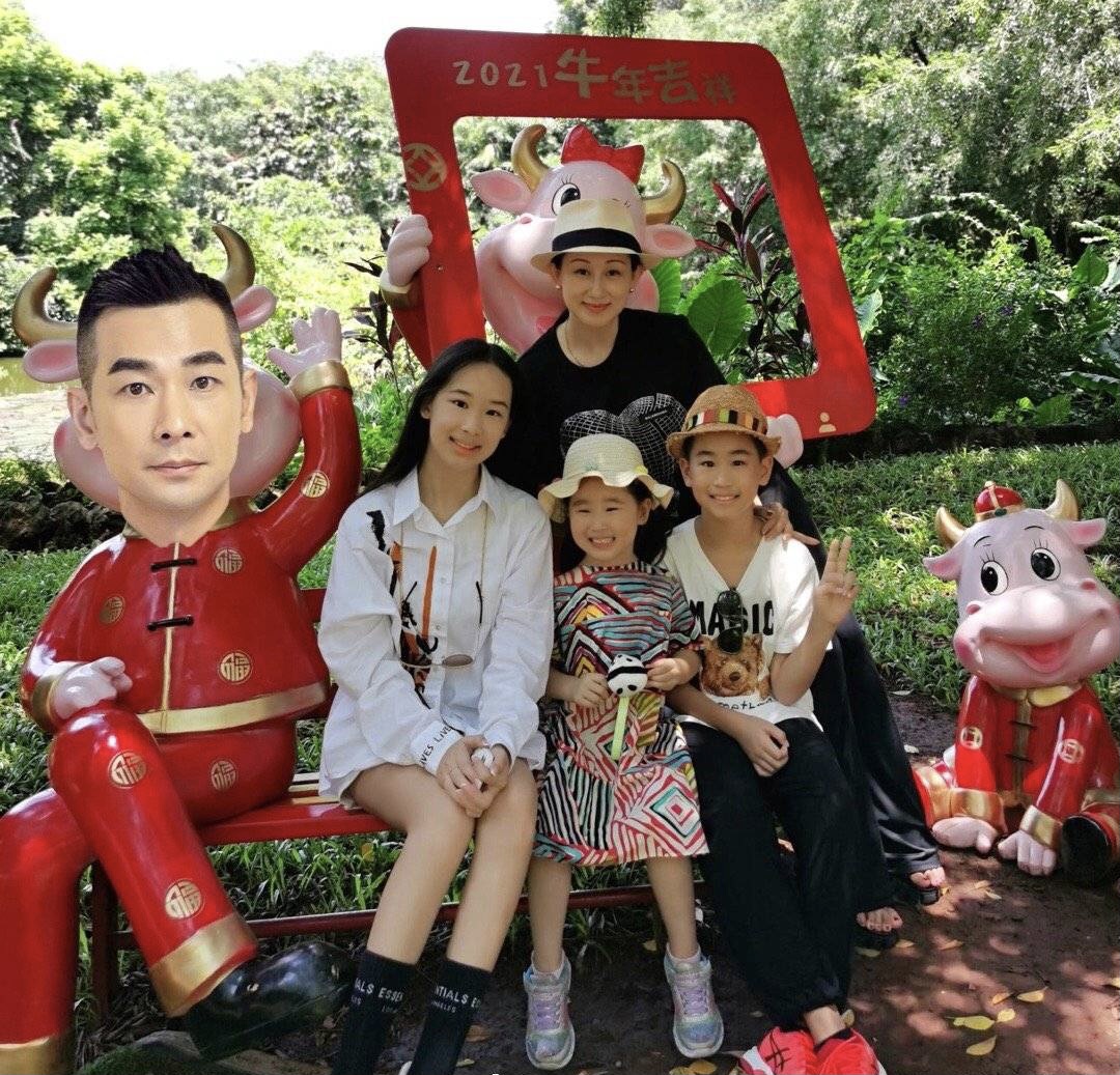 Zhang Danlu took a photo with his children, Zhao Wenzhuo acted like a ...