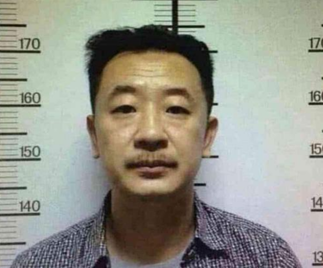 Guo Jingming's true height is exposed: He Jiong stands beside him like ...