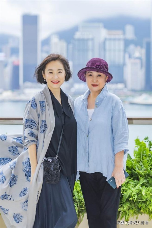 Zhen Zhen and Brigitte Lin are in the same frame, regretting throwing ...