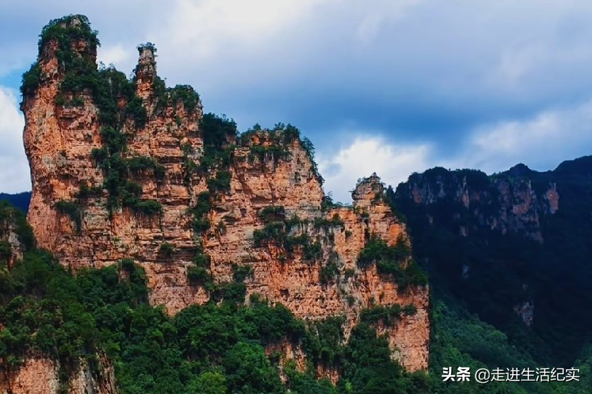 Shili Gallery in Zhangjiajie, Xiangxi, a natural barrier with a ...