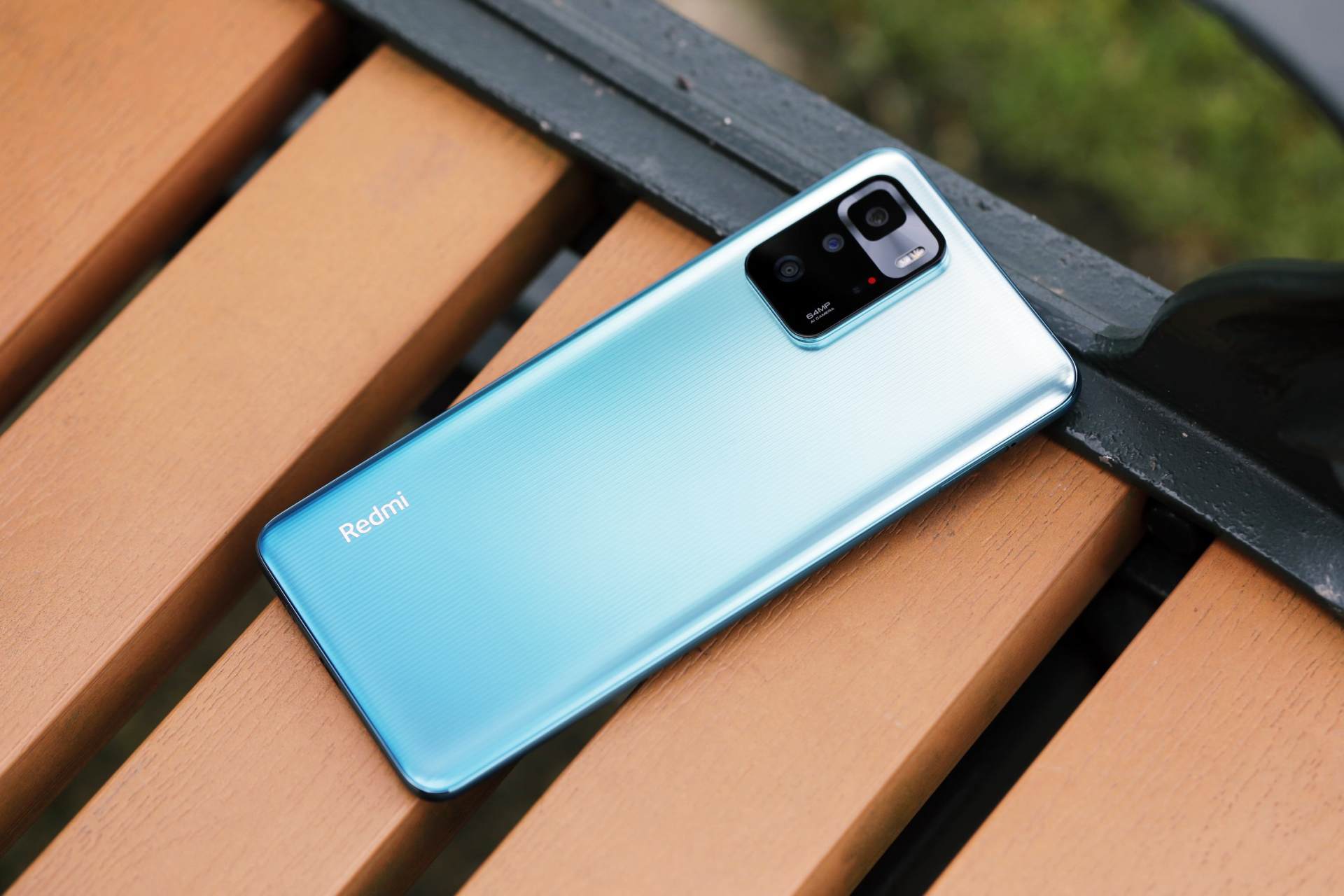 With a budget of 2K, these four mobile phones represent the highest ...