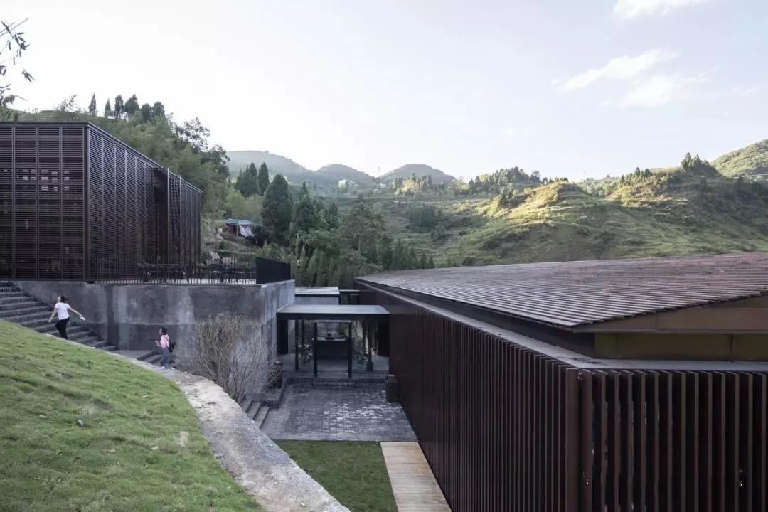The Steel Structure Restaurant And Bar On The Hillside Promote The Development Of The the-steel-structure-restaurant-and-bar-on-the-hillside-promote-the-development-of-the