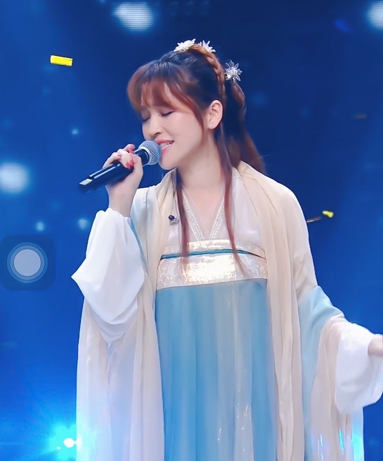 Jin Sha sang "The Myth of Stars and Moons" in Hanfu, returning to Lu Su ...