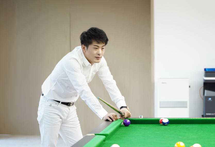 The black fan took the rhythm and insulted the master Simba. When the ...