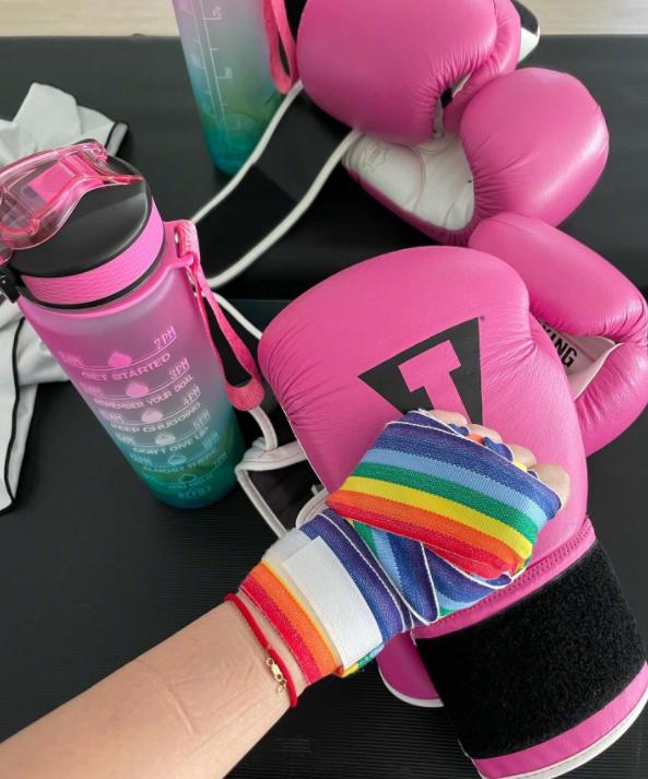 45-year-old Ruby Lin hit boxing without makeup, her hand was strangled ...