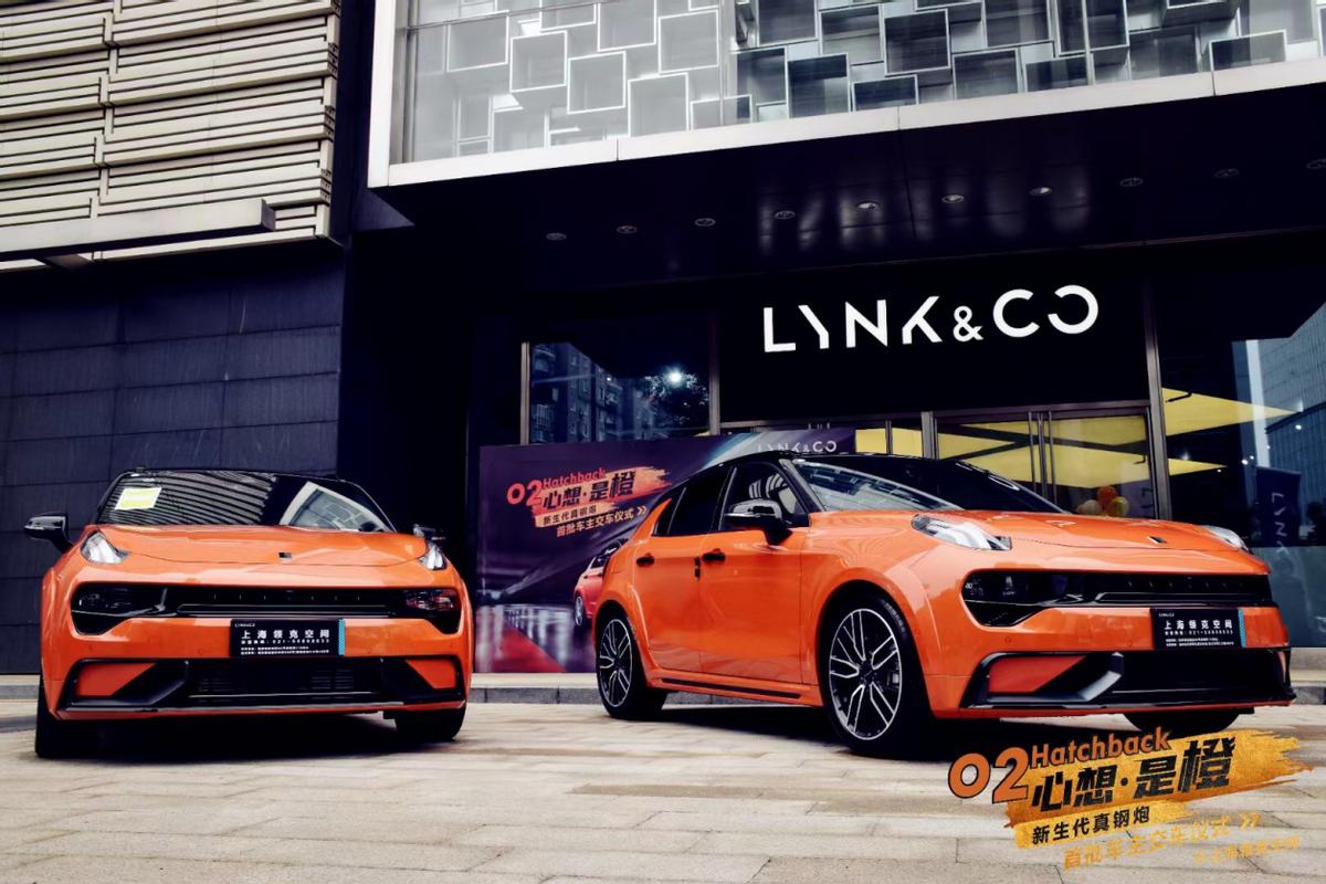 Lynk & Co 02 Hatchback car lift operation!Shanghai's first mention is ...