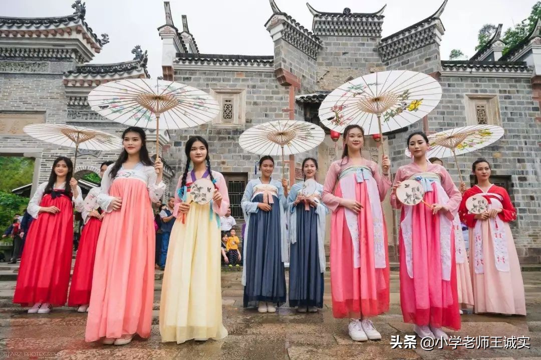 Li Sisi is tall and elegant, she is the mother of two children, she is ...