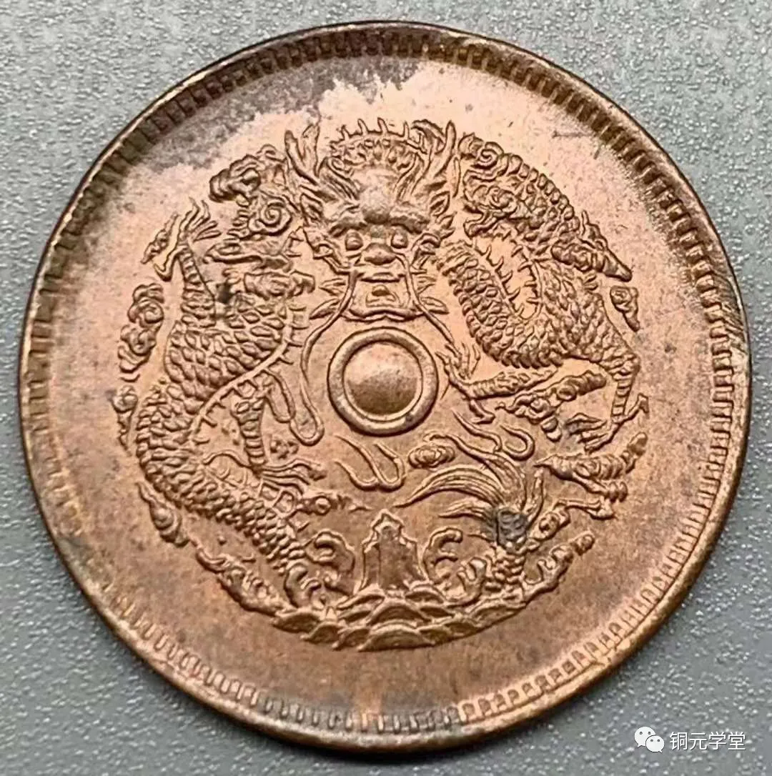 Similarities and differences between silver dollar and copper dollar ...