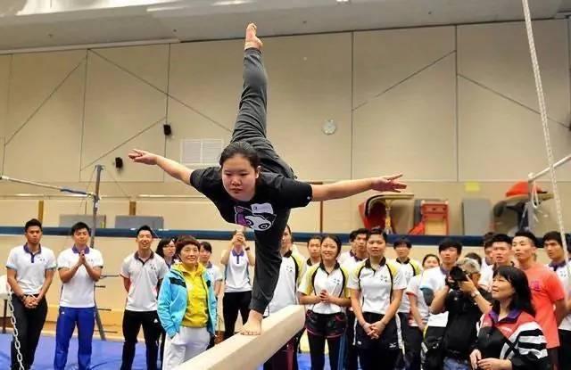 Cheng Fei entered the sports school at the age of 3, and she astounded ...