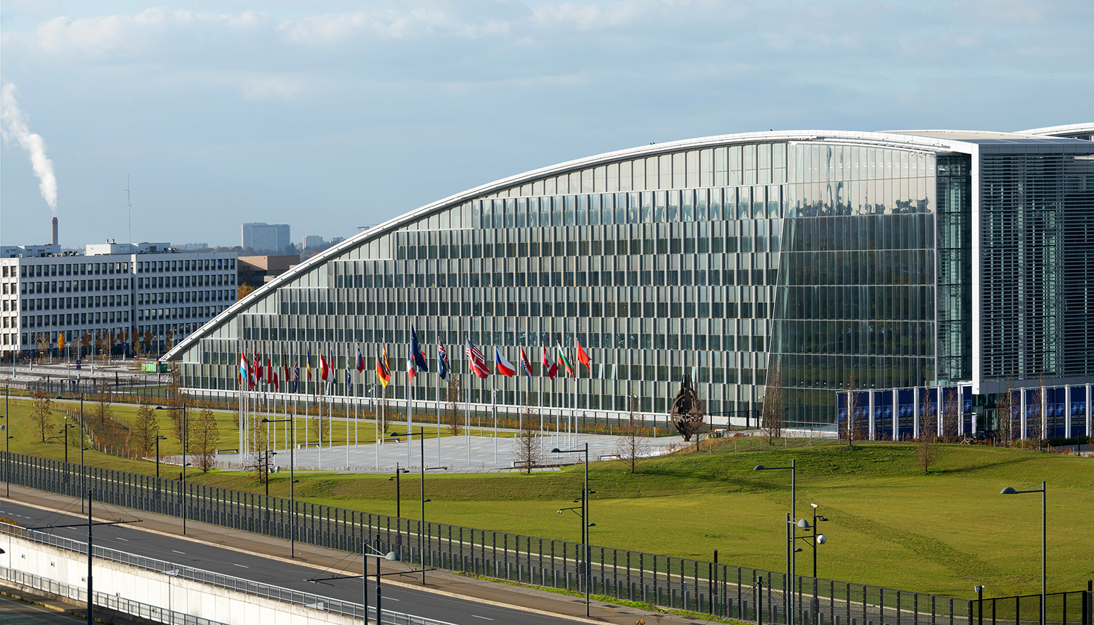 The new NATO headquarters, the design presents the image of "fingers ...
