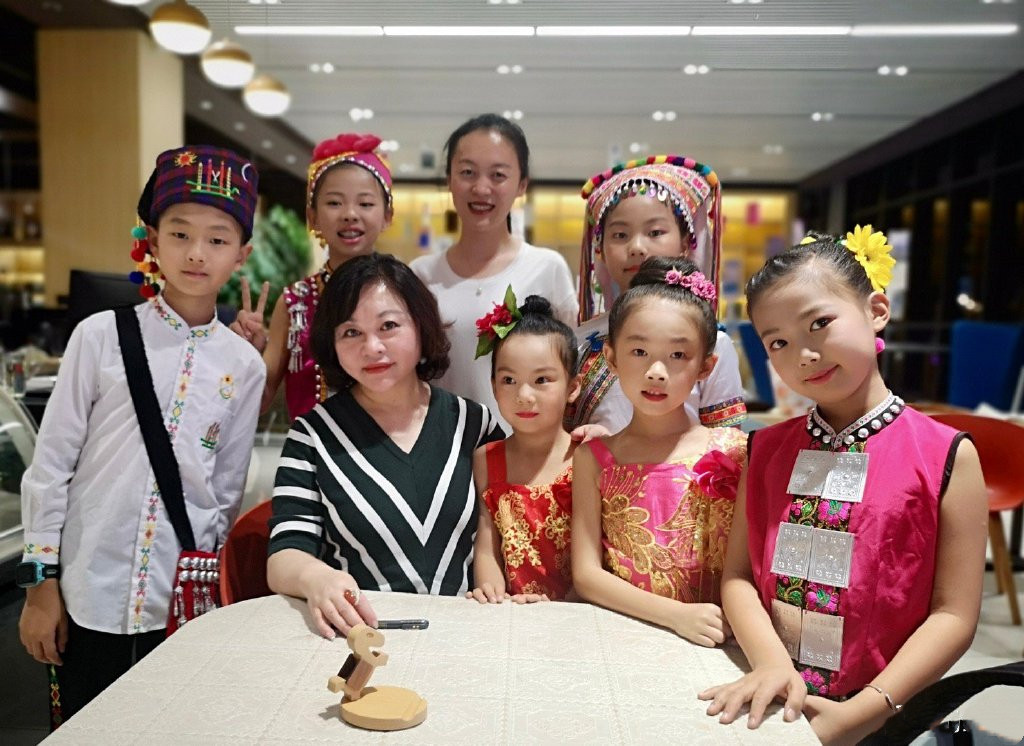 "The youth born in the 90s" Yang Hongying rarely showed up, too much ...