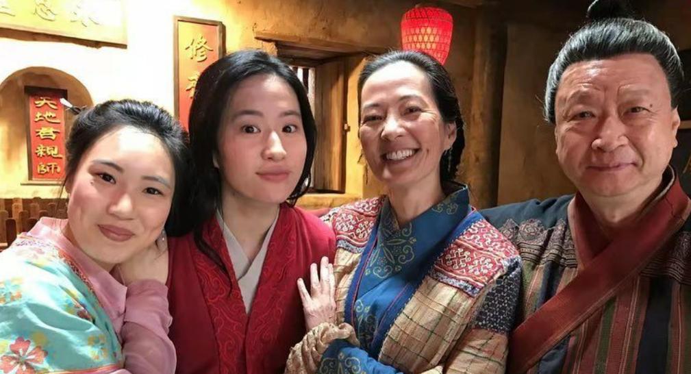 Liu Yifei took photos of "Mulan" without makeup, her skin was yellow ...