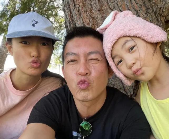 There is a kind of "happiness" called Edison Chen. The prodigal son ...