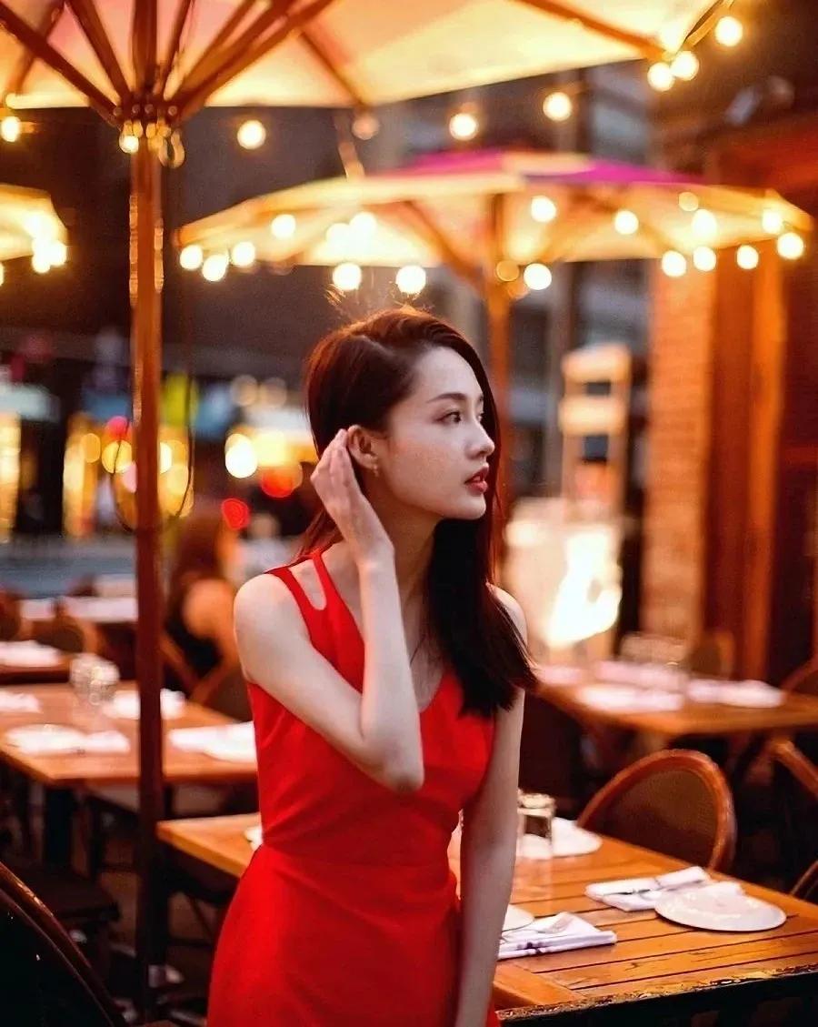 Beauty Photo Album (Li Qin, Zhao Lusi, Li Zhien) - iNEWS