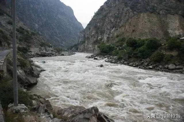 Dadu River, a river full of historical charm, are the stone crawlers ...