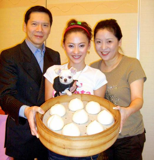 After defeating Cecilia Cheung and grabbing Xiang Tai and Chen Xiaochun ...