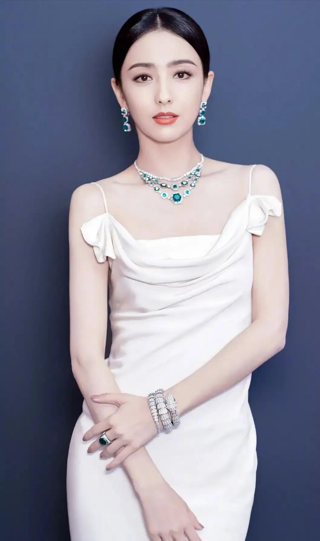 Shi Yun Feiyang/Xu Sheng brings a little wind to turn the lotus leaves ...