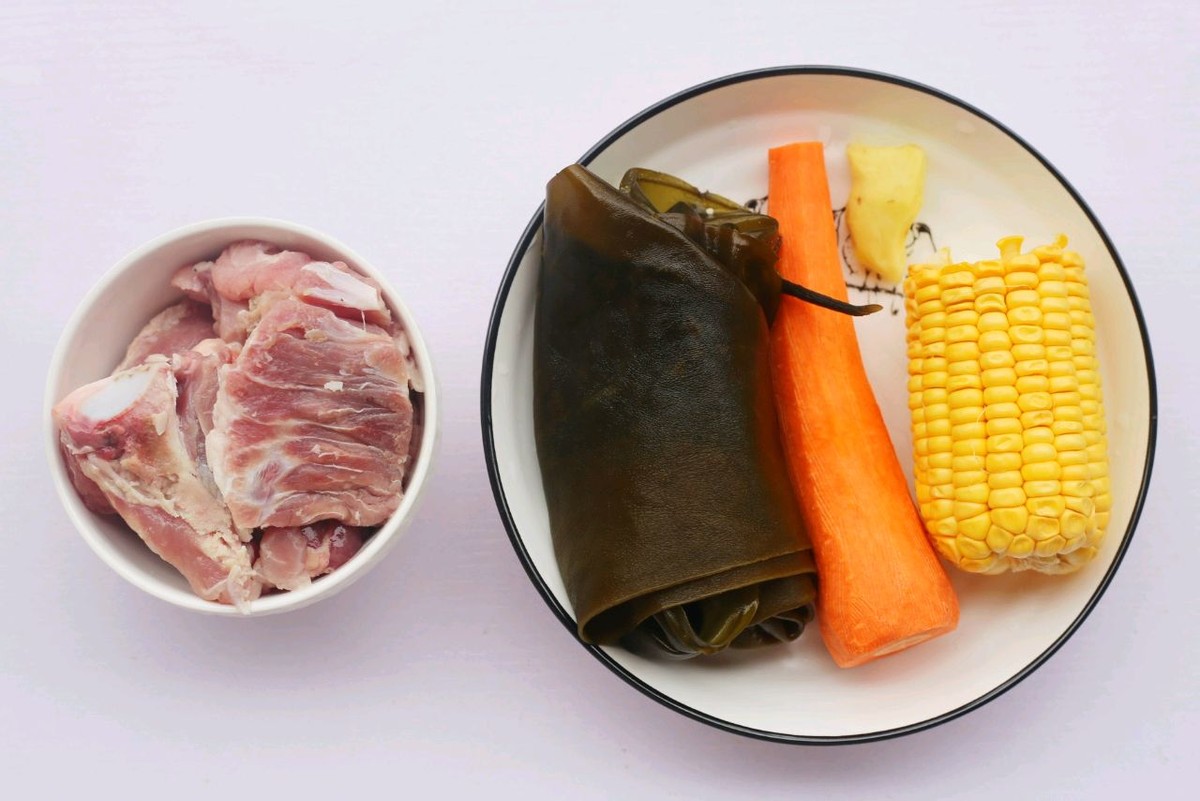 In the dry autumn, make soup for your family. Corn and seaweed tube ...