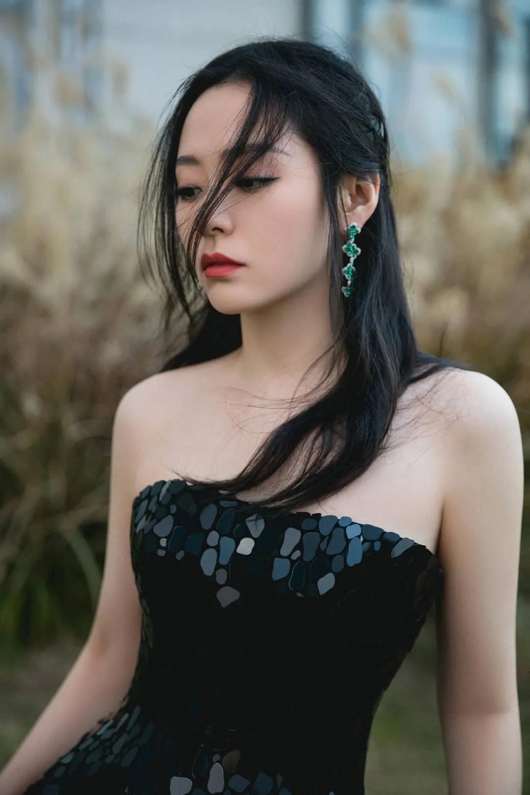Zhang Yuying, netizen: Sichuan beauty for the song - iNEWS