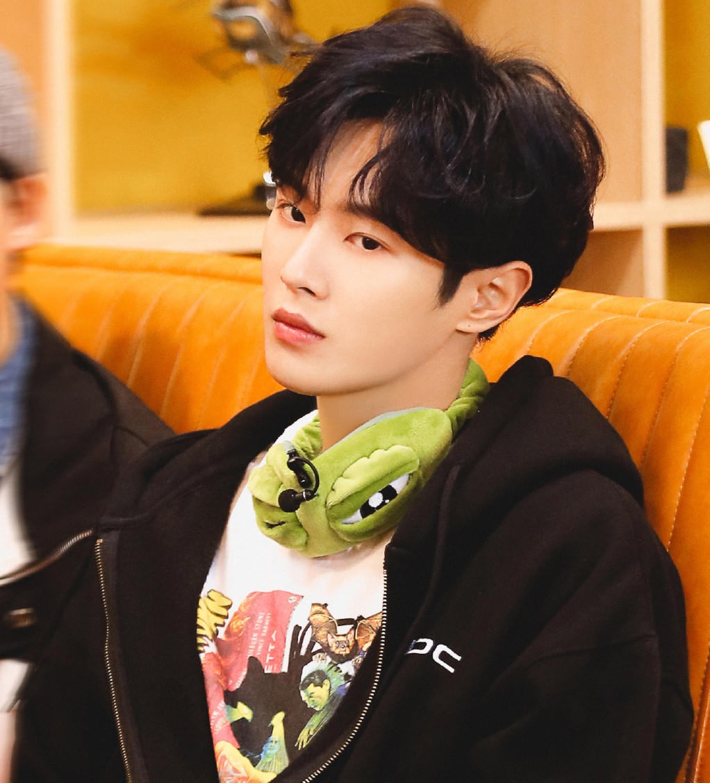 "Chasing the Light, Brother": On the stage of San Gong, Li Wenhan takes ...