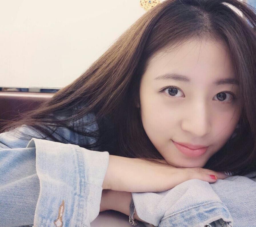 Obviously it is a standard Yujie face, but she is a vigorous girl in life, Xiaohua Zhou Yutong's ...