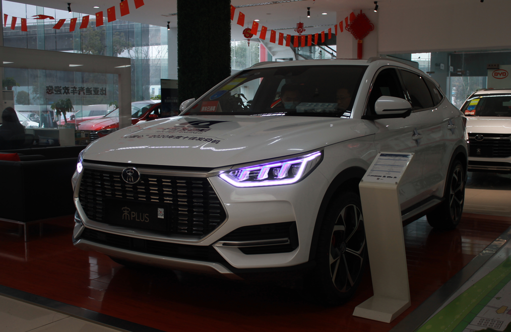 Exploring the BYD 4S store, the price of most models is firm, and the ...