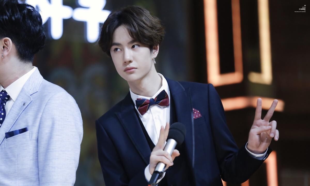 Someone asked Wang Han, why is Wang Yibo so popular?Wang Han asked, why ...