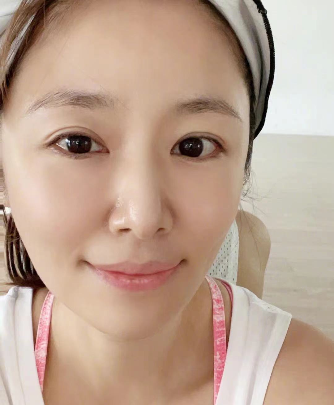 Forty plus actresses are fighting for makeup, Ruby Ruby's skin is ...