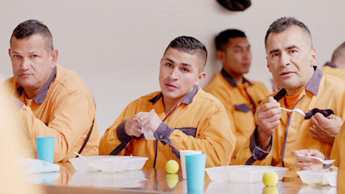 The prison guards did not dare to step into the half-step prison ...