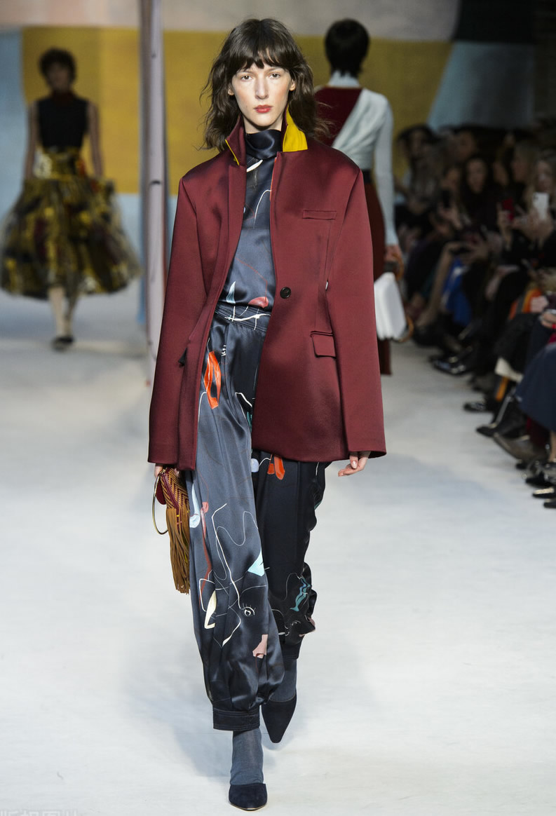 What color goes well with maroon burgundy?The orange color is bright ...