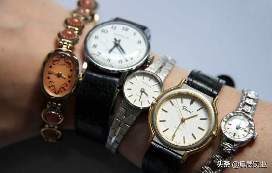 The ultimate craftsmanship, those "inconspicuous" screws in the watch ...