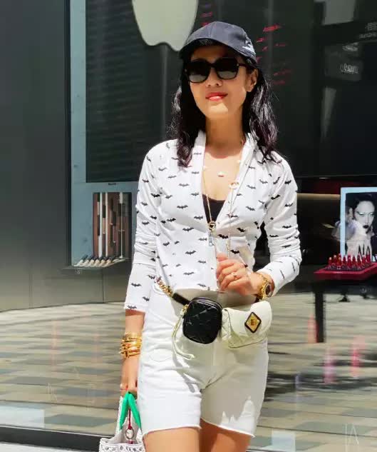 Su Man married 28 years is still beautiful, put the French husband ...