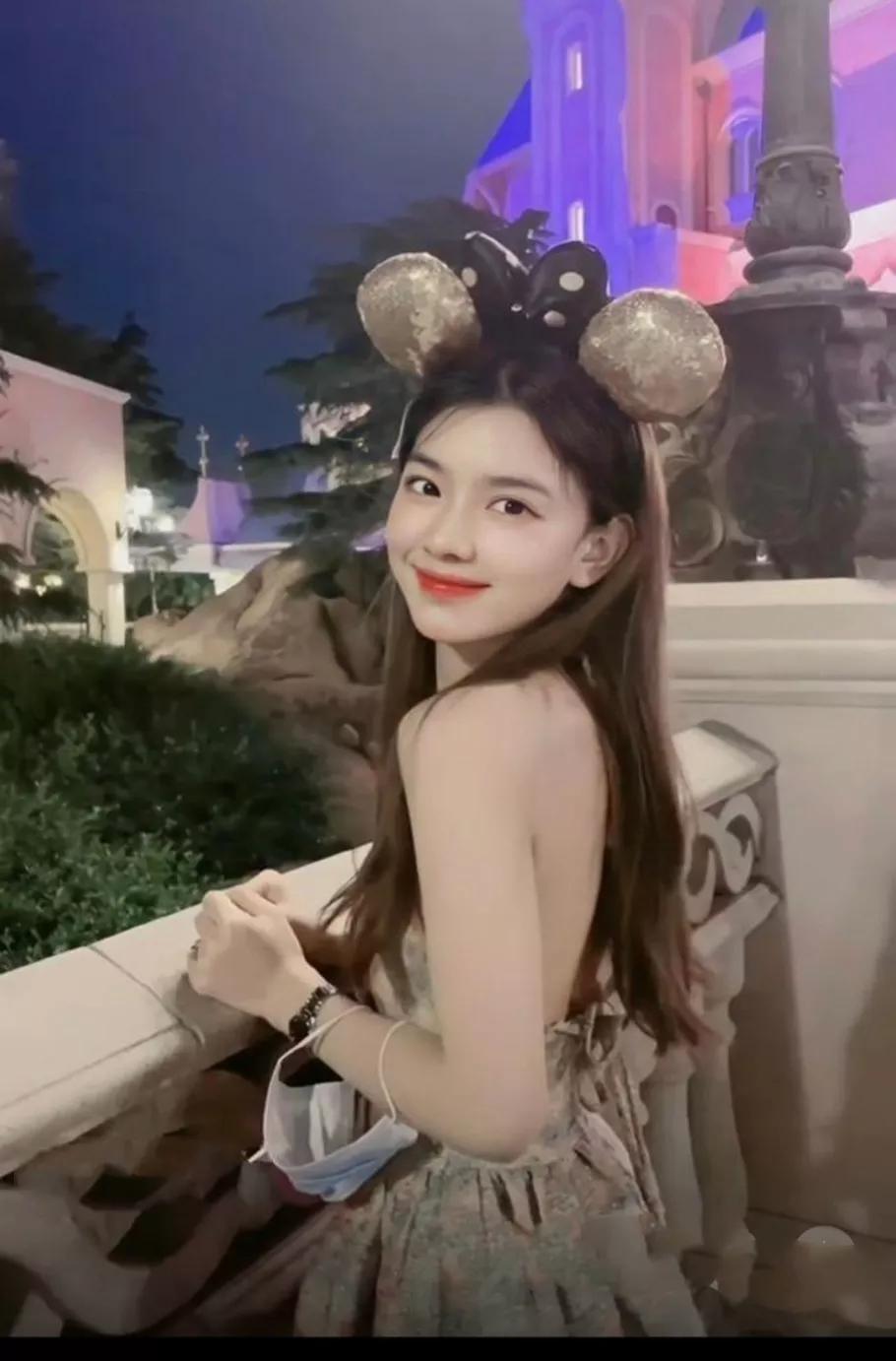 Wang Sicong announced his new girlfriend and met many ex-girlfriends, not as sweet and natural ...