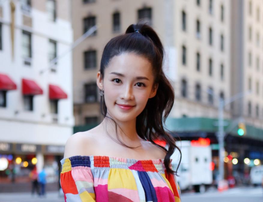 Why is it difficult for people to play two roles?When you watch Li Qin and Yang Mi play "Xian ...