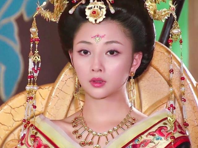 6 actresses with very beautiful moles, not only do not affect their ...