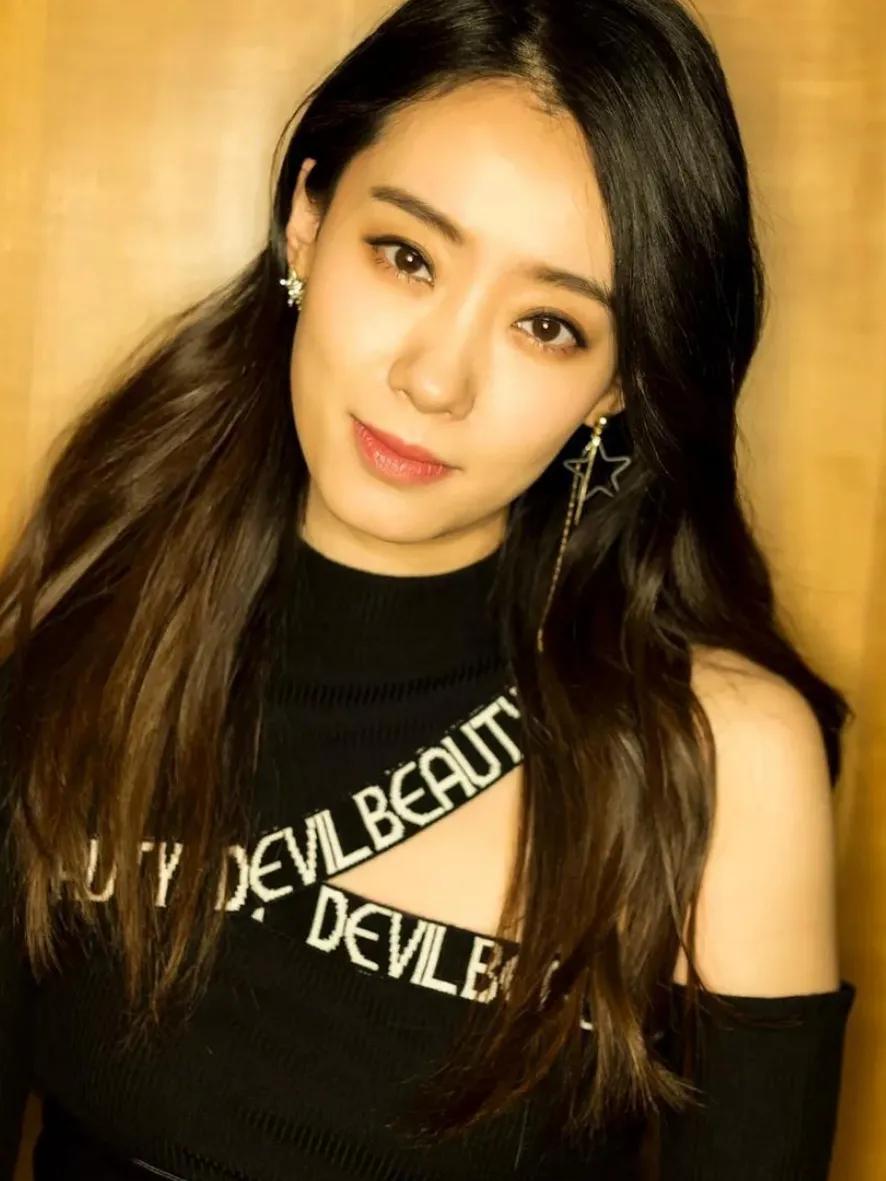 "This point" girl Zhang Xiaodi's last history is really hard. - iNEWS